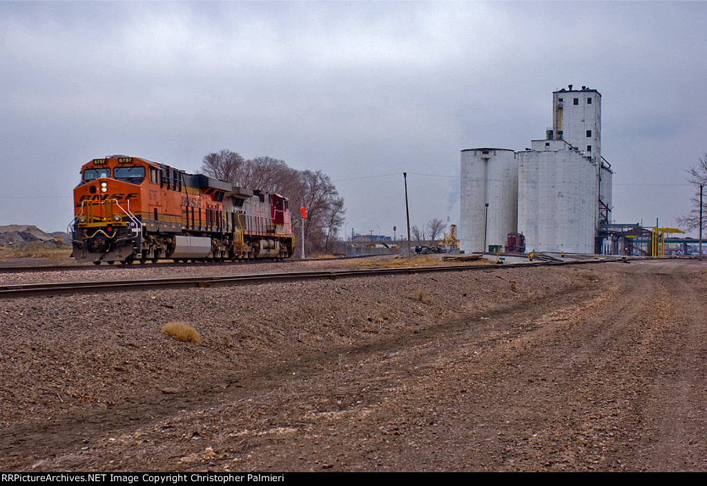 BNSF 6797 and BNSF 798 on R-NEB4121-08I